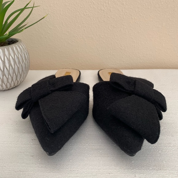 Liliana | Shoes | New Liliana Marmot Black Faux Wool Pointed Toe Bow ...